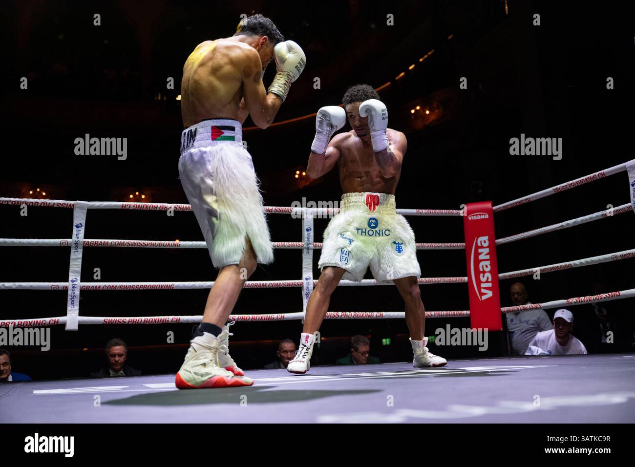 Bern, Stadttheater, Boxen statt Theater, Angelo Pena (The One) from, Switzerland. 18th Apr, 2025 ...