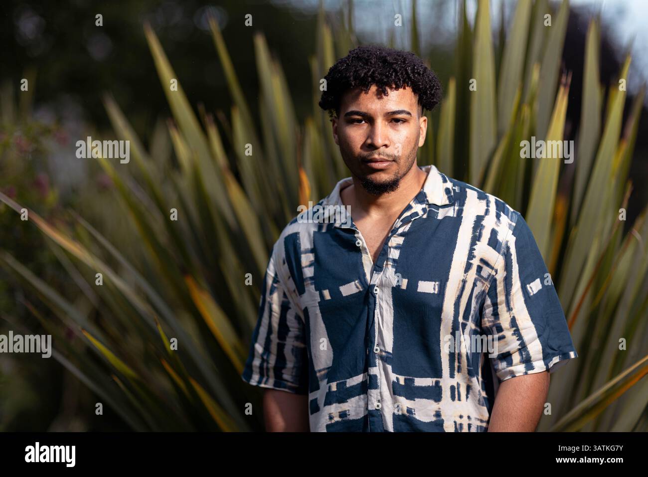 Man in patterned shirt hi-res stock photography and images - Alamy