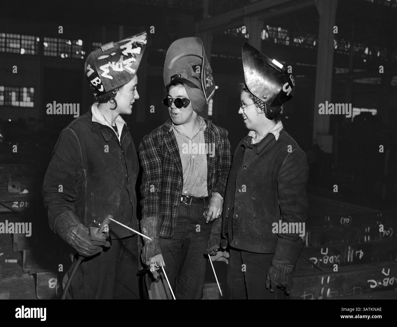 Female welders wwii Black and White Stock Photos & Images - Alamy