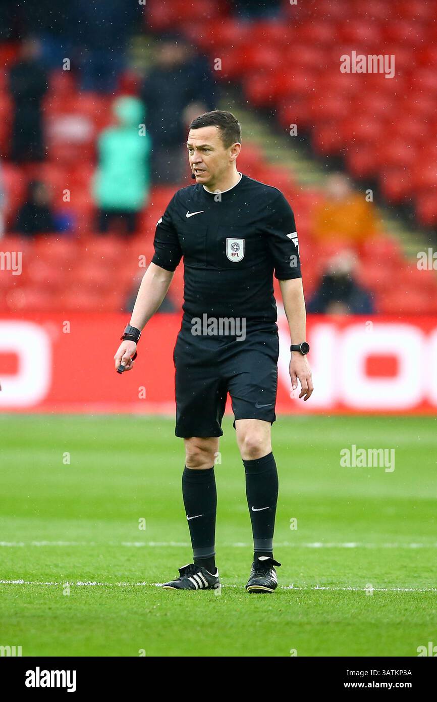 Bramall Lane, Sheffield, England - 18th April 2025 Referee Tony ...