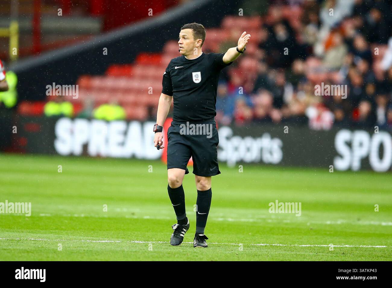 Bramall Lane, Sheffield, England - 18th April 2025 Referee Tony ...