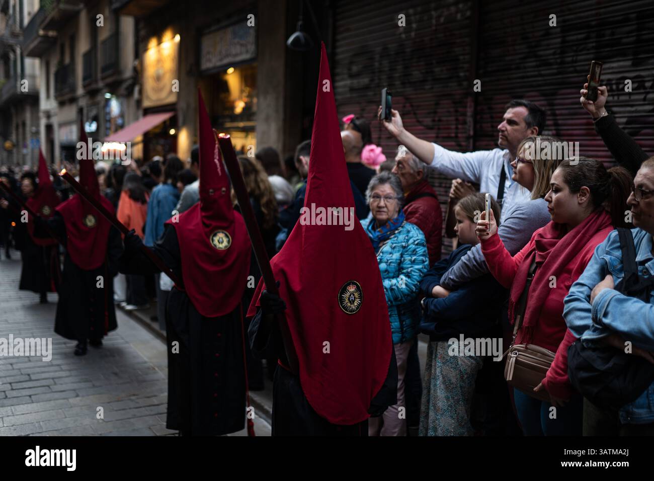 Barcelona, Barcelona, Spain. 18th Apr, 2025. The brotherhoods carry ...