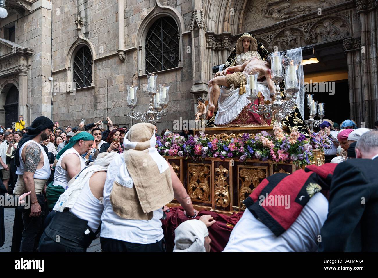 Barcelona, Barcelona, Spain. 18th Apr, 2025. The brotherhoods carry ...