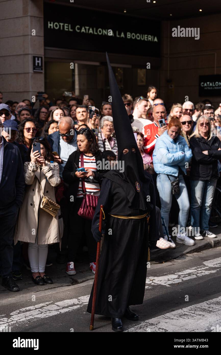 Barcelona, Barcelona, Spain. 18th Apr, 2025. The brotherhoods carry ...