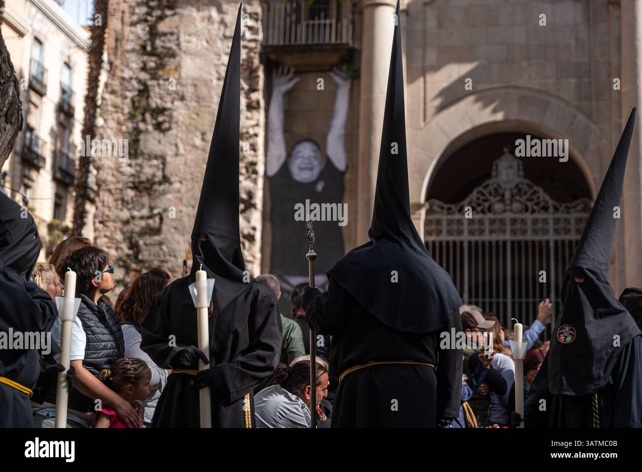 Barcelona, Barcelona, Spain. 18th Apr, 2025. The brotherhoods carry ...