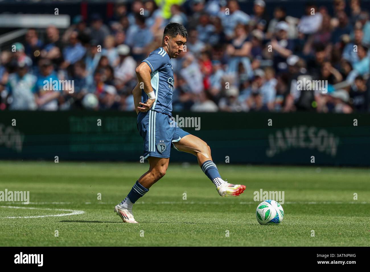 Kansas City, KS, USA. 13th Apr, 2025. Sporting Kansas City midfielder ...