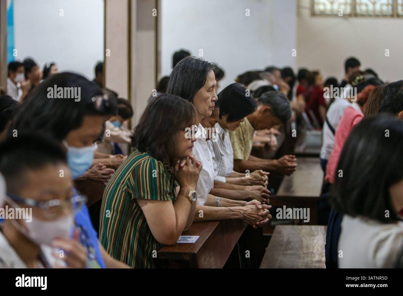 West Jakarta, Jakarta, Indonesia. 18th Apr, 2025. Catholics attend a ...
