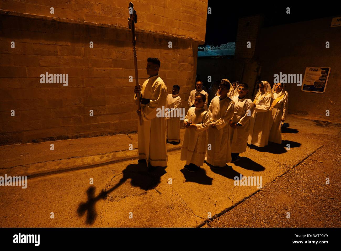 Alqosh, Iraq. 18th Apr, 2025. A Christian man holds the cross during ...