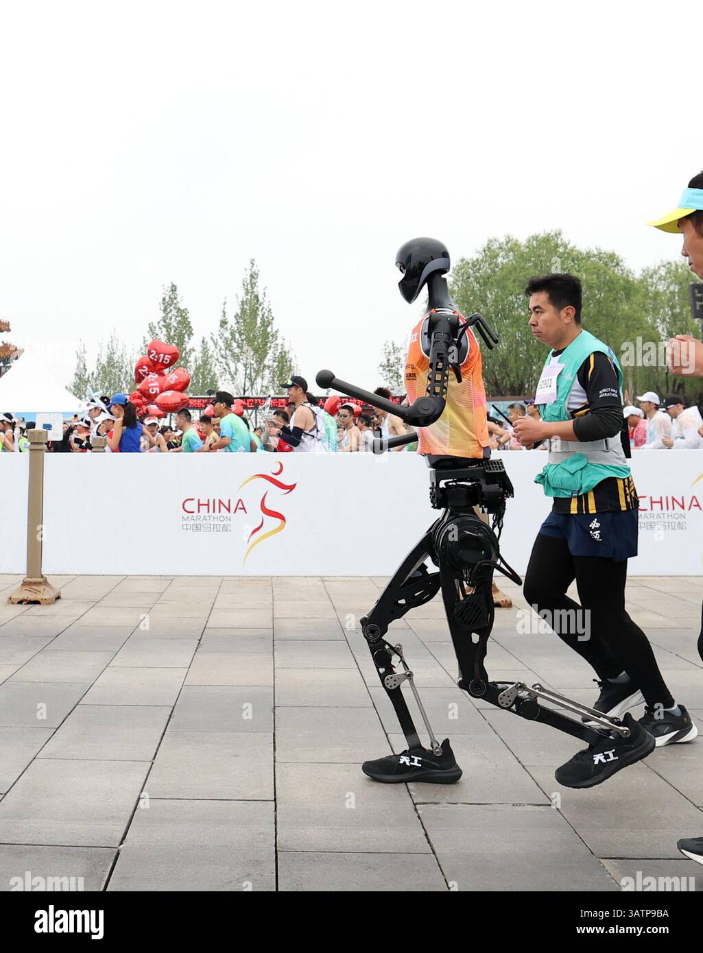 Beijing, China. 19th Apr, 2025. Robotic participant "Tiangong Ultra" (L ...