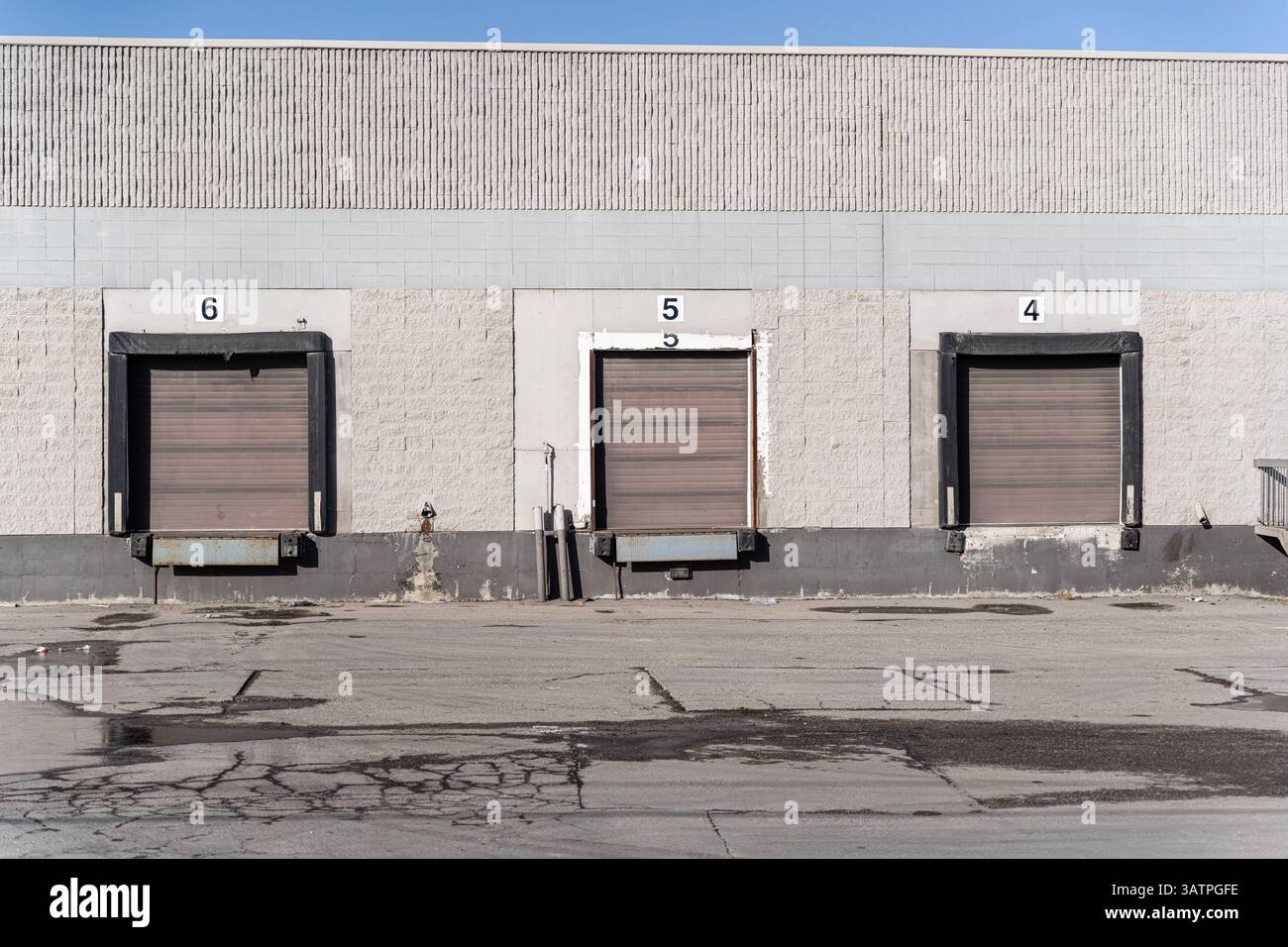 factory loading dock for loading shipments Stock Photo - Alamy