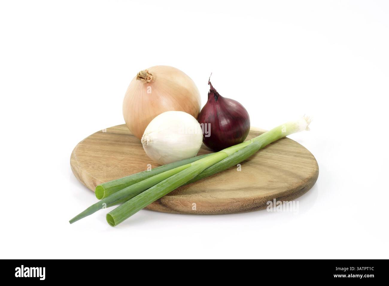 Spring onions on wooden Cut Out Stock Images & Pictures - Alamy