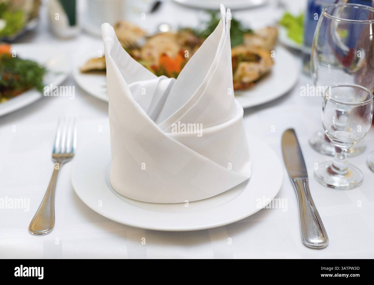 Place setting at laid restaurant banquet table Stock Photo - Alamy