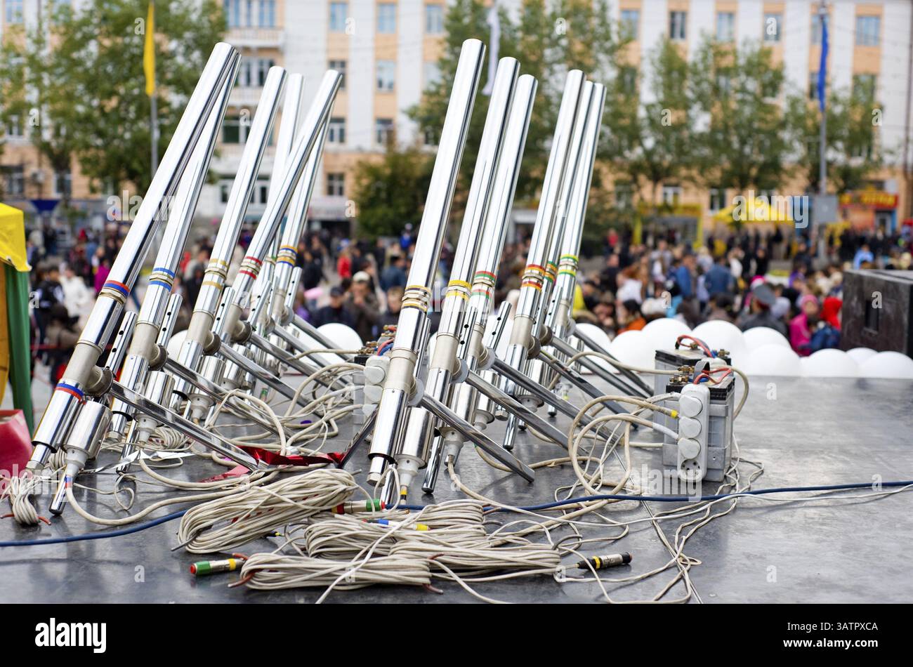 Equipment for entertaining - guns for shooting with confetti and paper ...