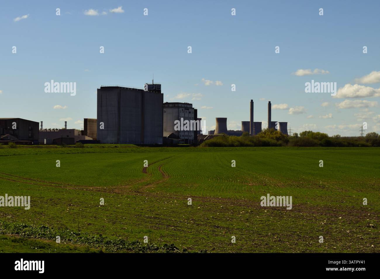 View of West Burton Power Station from River Trent Flood Bank ...