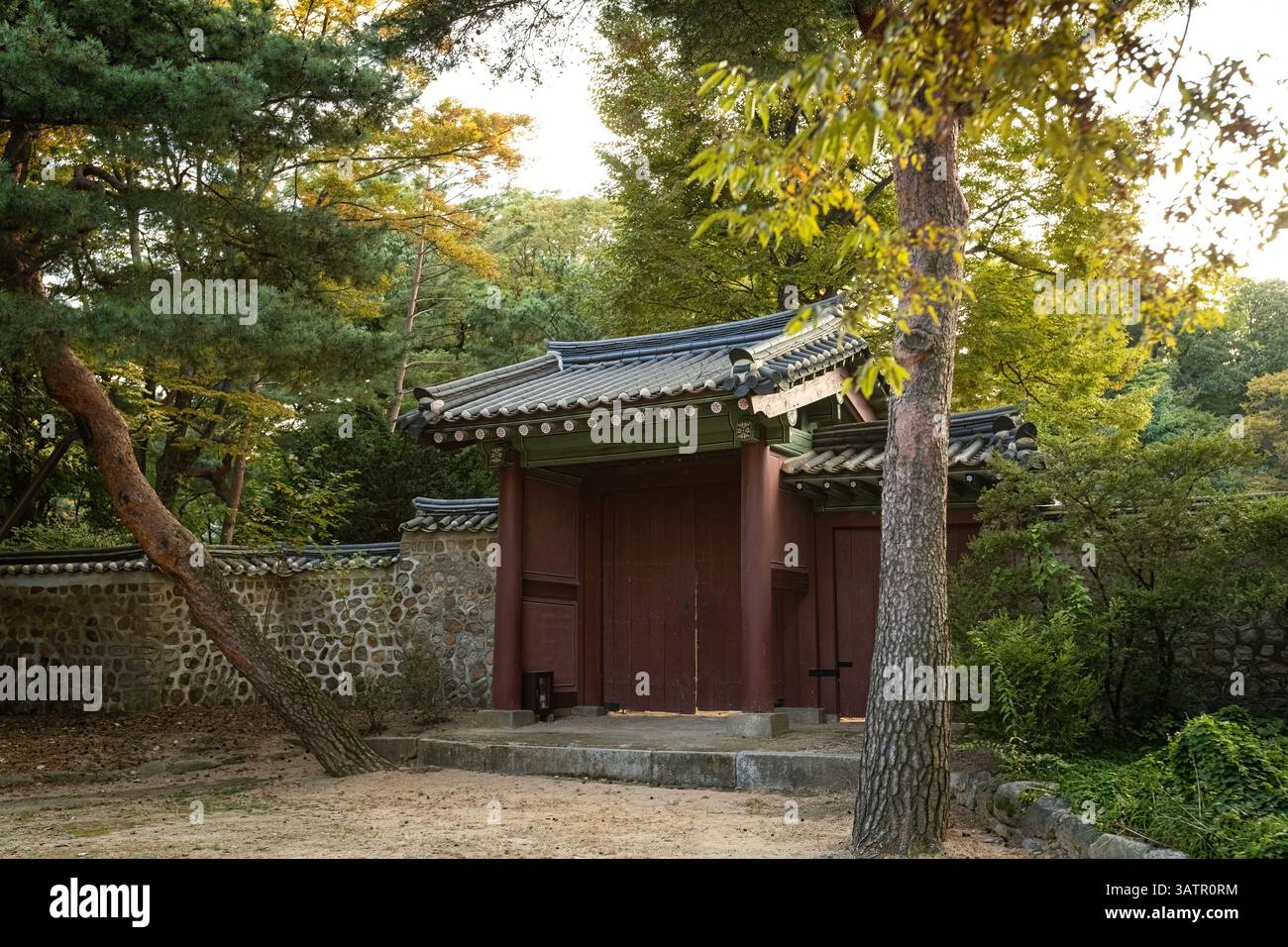 Korean temple trail hi-res stock photography and images - Alamy