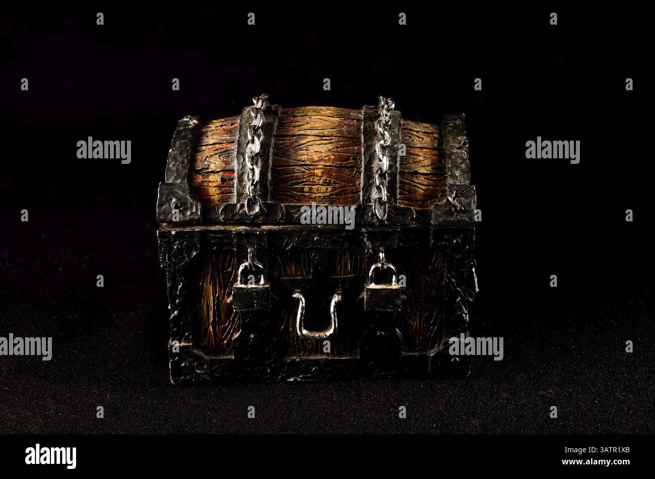 Old Vintage Classic Wooden Object Pirate's Trunk Stock Photo - Alamy