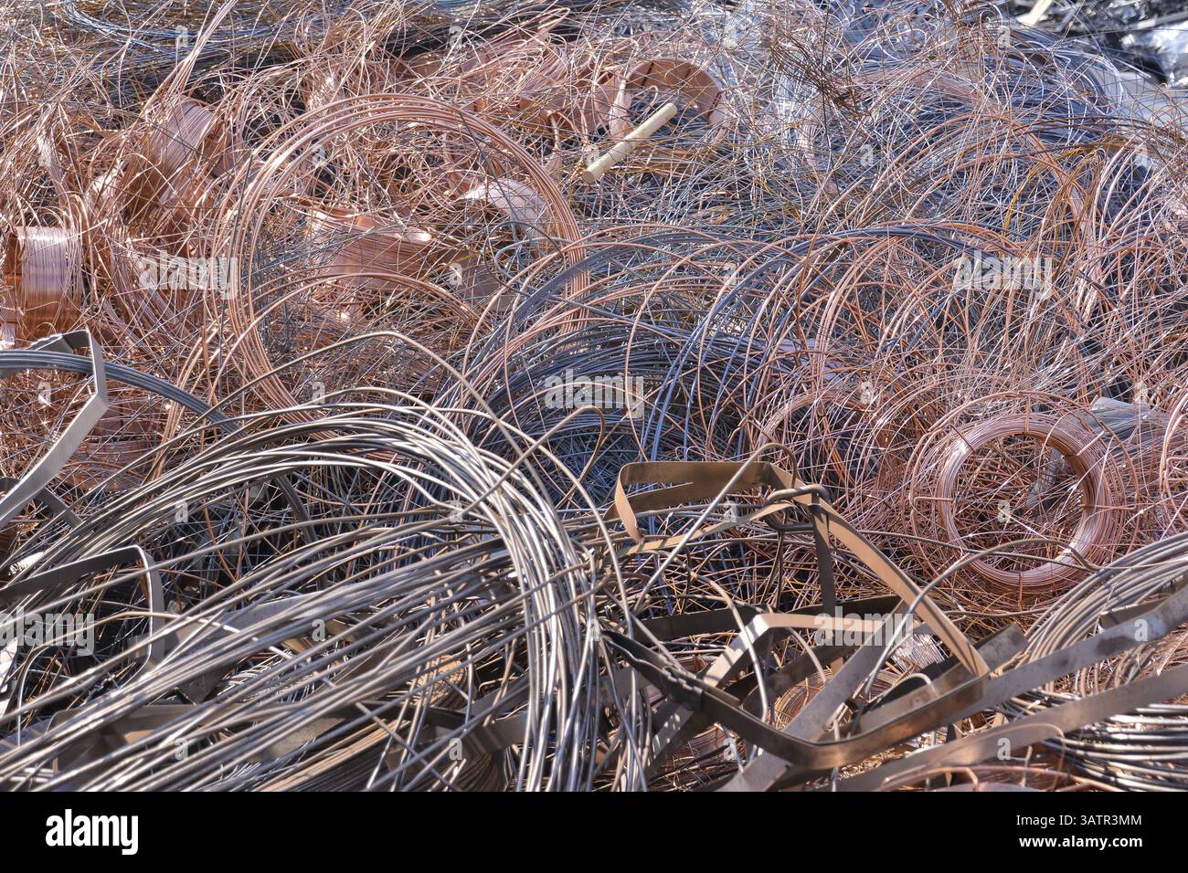 Photo Picture Heap of Scrap Metal Ready for Recycling Stock Photo - Alamy