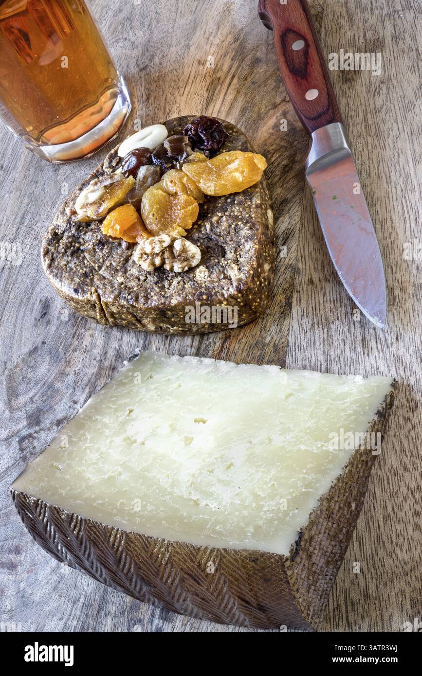 Manchego, Pan de Higo (fig bread) and Asturian Sidra (cider Stock Photo ...