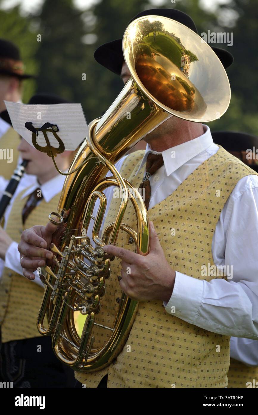 Baritone pitch hi-res stock photography and images - Alamy
