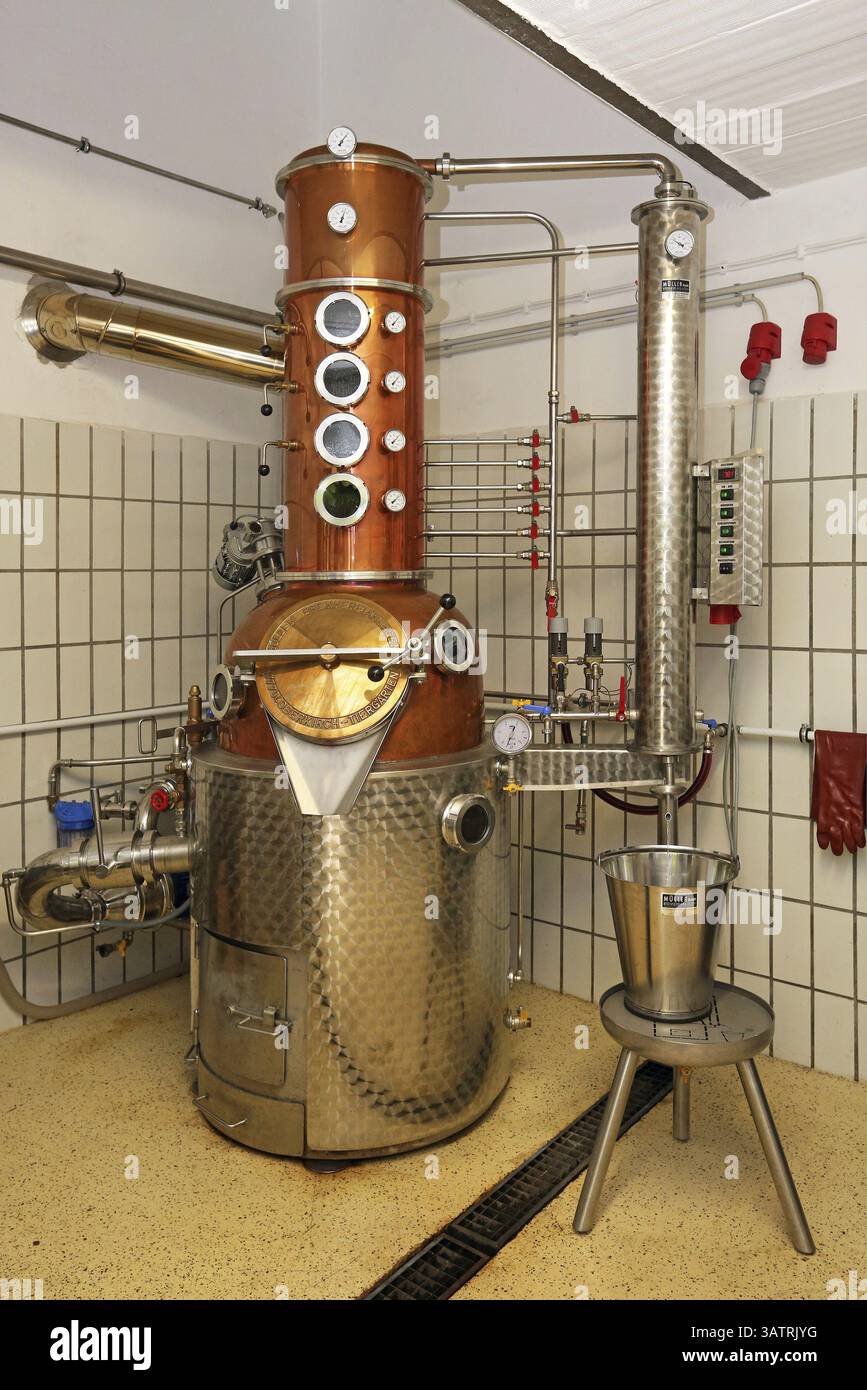 Pot still distillation hi-res stock photography and images - Alamy