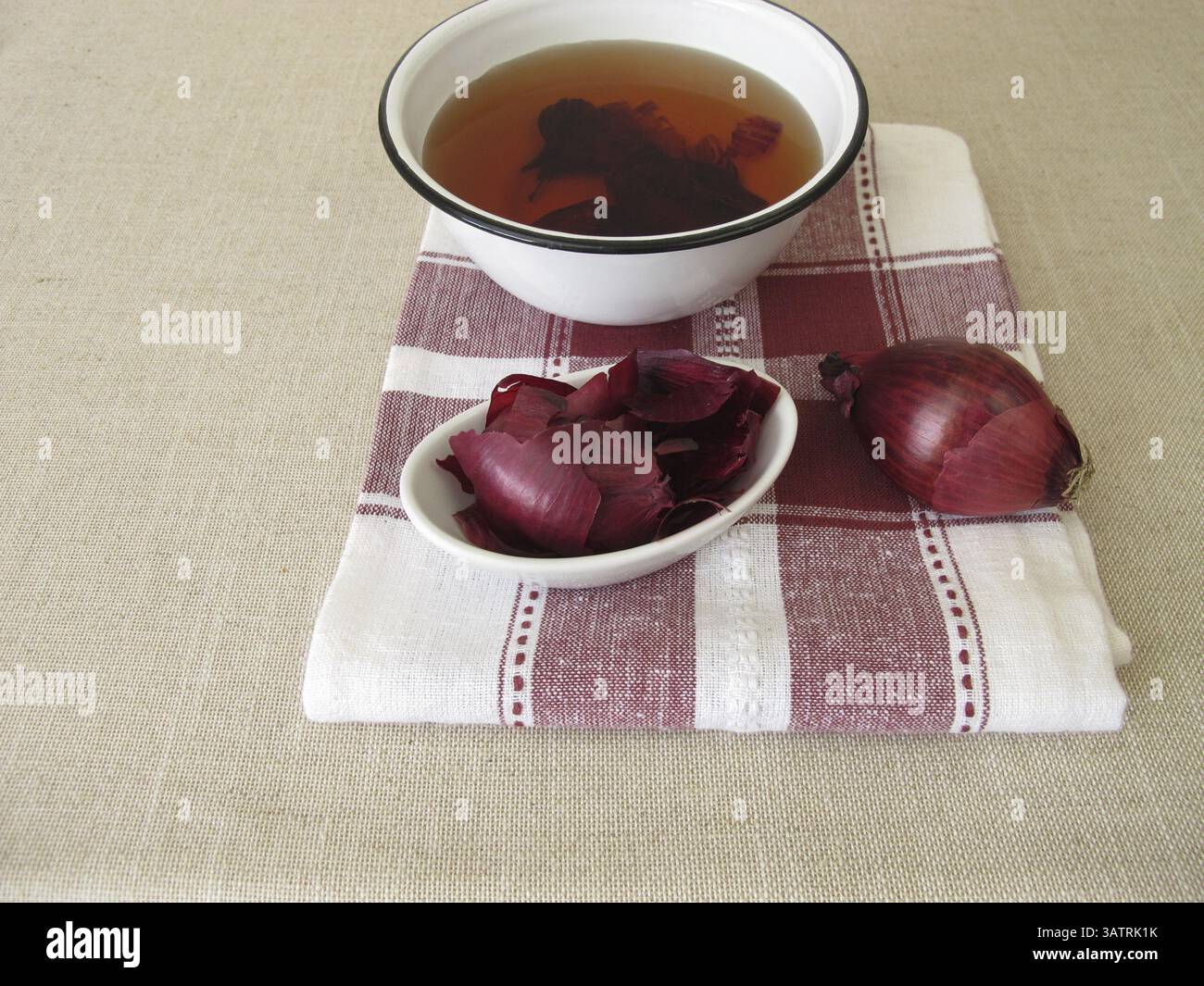 Colouring agent, red decoction of red onion skins in a bowl Stock Photo ...