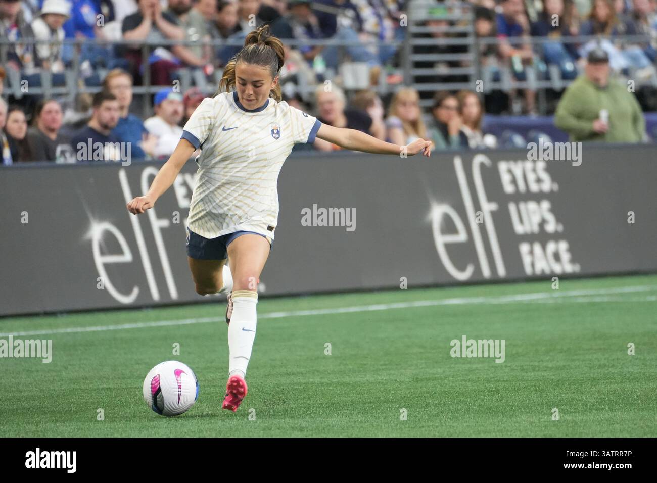 Seattle Reign FC defender Madison Curry (24) makes a cross during the ...