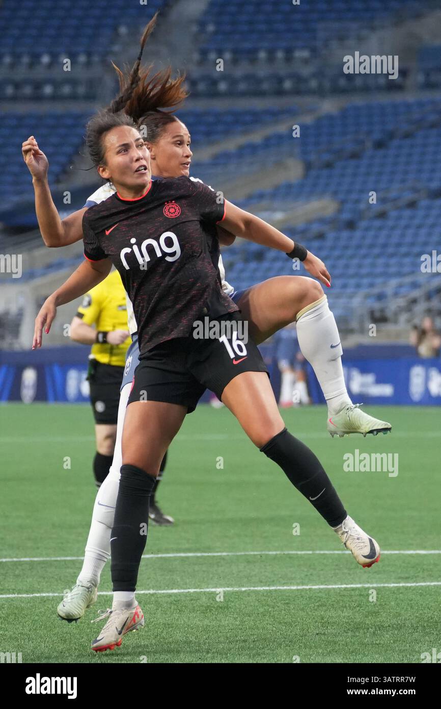 Seattle Reign FC forward Lynn Biyendolo (6) and Portland Thorns FC ...