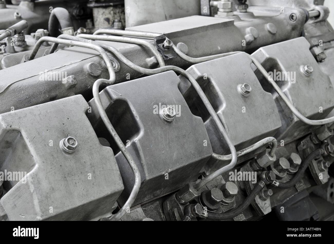 An old diesel four cycle internal combustion engine Stock Photo - Alamy
