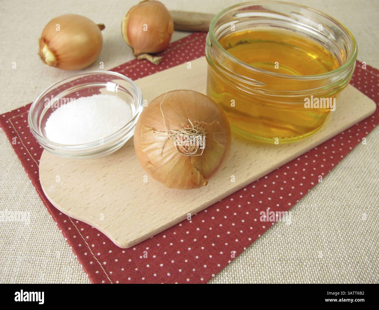 Fresh onion syrup, onion juice made from onions Stock Photo - Alamy
