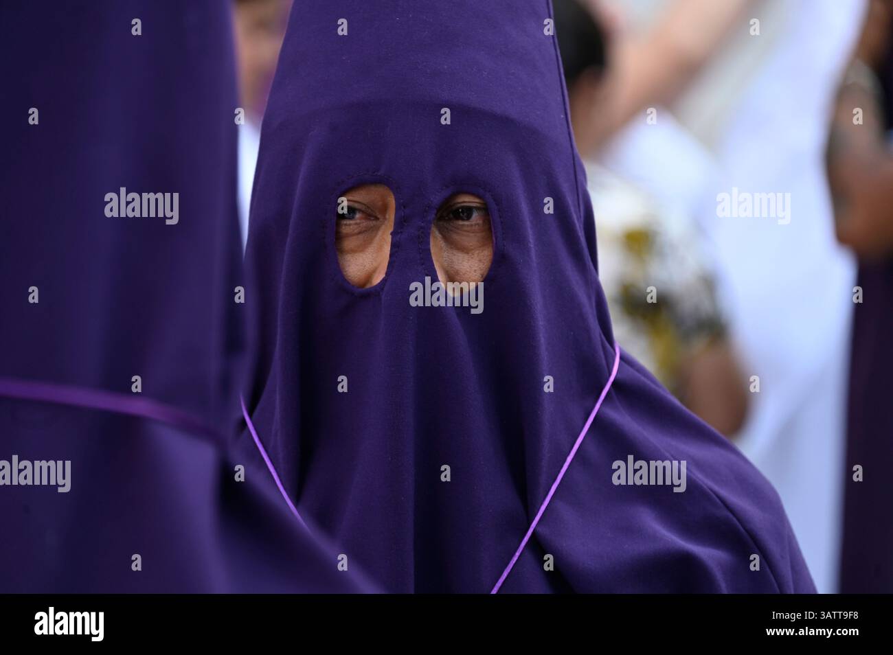 Toluca, Mexico. 18th Apr, 2025. A Hooded penitent carry a torche and ...