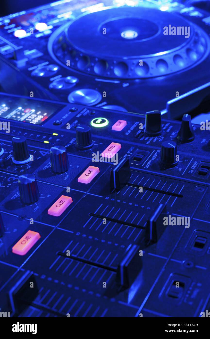 Dj tools - audio control console and spin table Stock Photo - Alamy