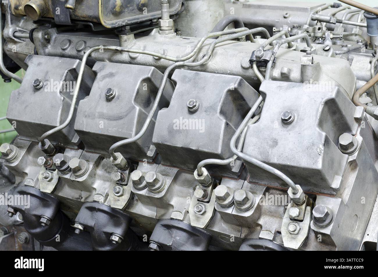 An old four cycle internal combustion engine Stock Photo - Alamy