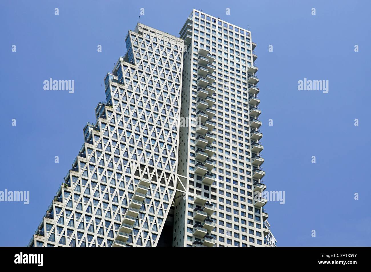 new modern buildings in colombo in sri lanka Stock Photo - Alamy