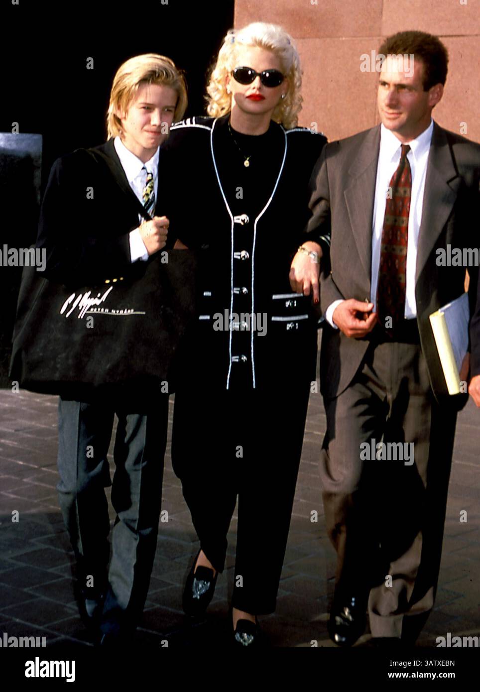 Jan. 1, 2011 - SON DANIEL ANNA NICOLE SMITH.K16942MR SD1028.ANNA NICOLE ...