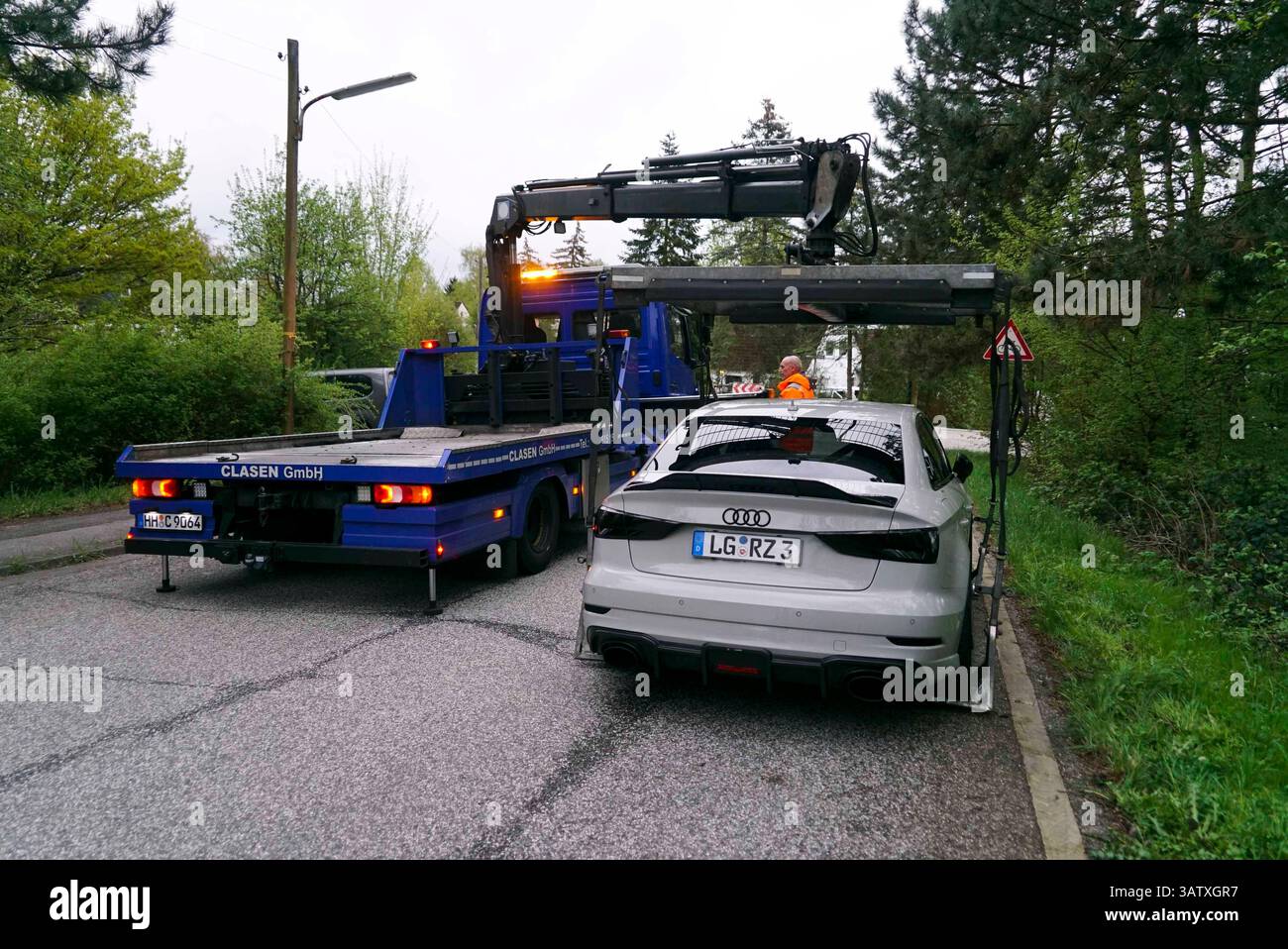 Abschleppdienst Abschlepper ziehen PKW aus dem Verkehr sicherstellung ...