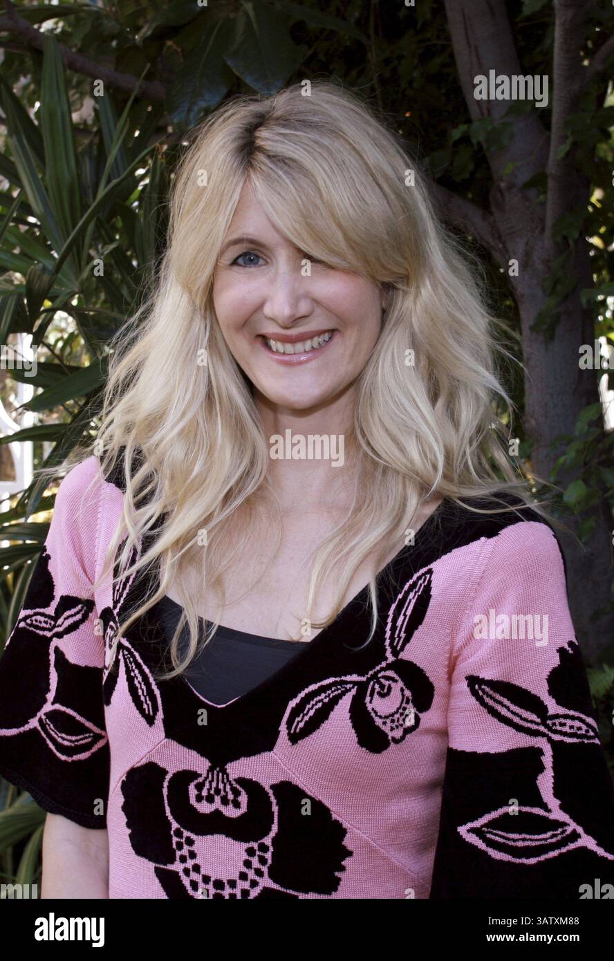 November 27, 2006 - Los Angeles, California, U.S. - LAURA DERN promotes ...