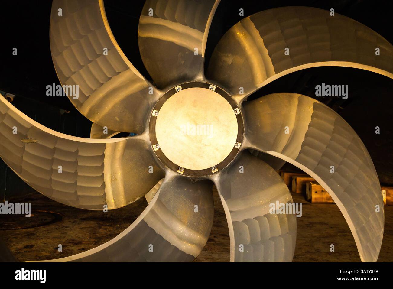 New ship's seven blade bronze propeller, close up Stock Photo - Alamy