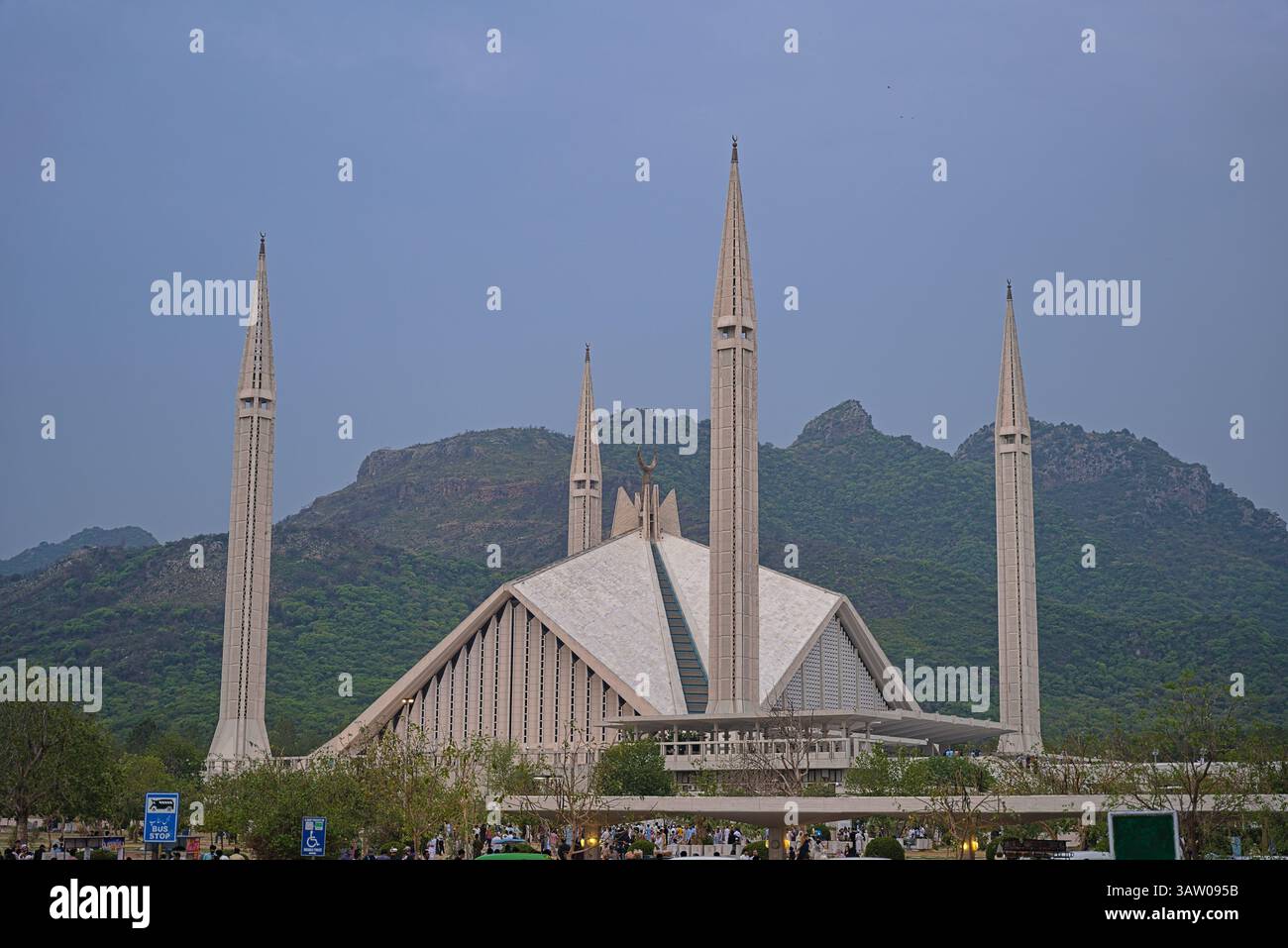 Faisal mosque during a spring dusk and clear blue sky in its full ...