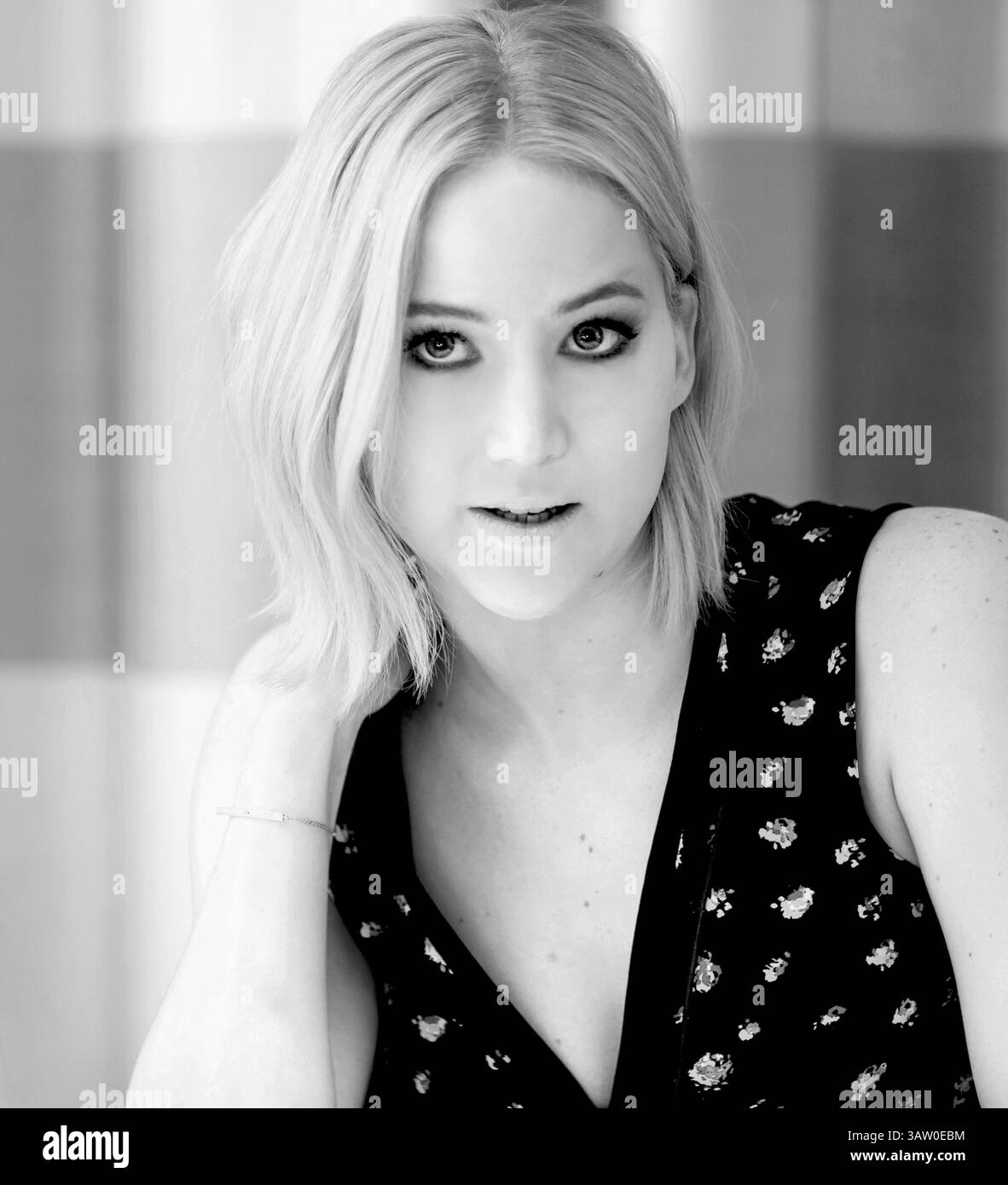 Jennifer lawrence hunger games Black and White Stock Photos & Images ...