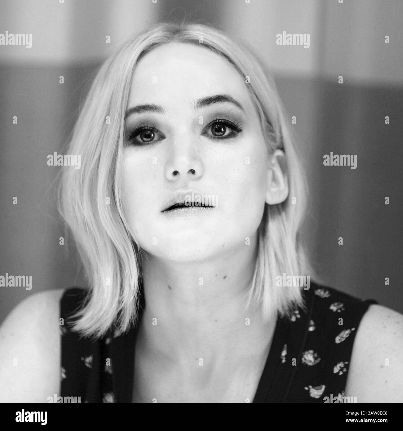 Jennifer lawrence hunger games Black and White Stock Photos & Images ...