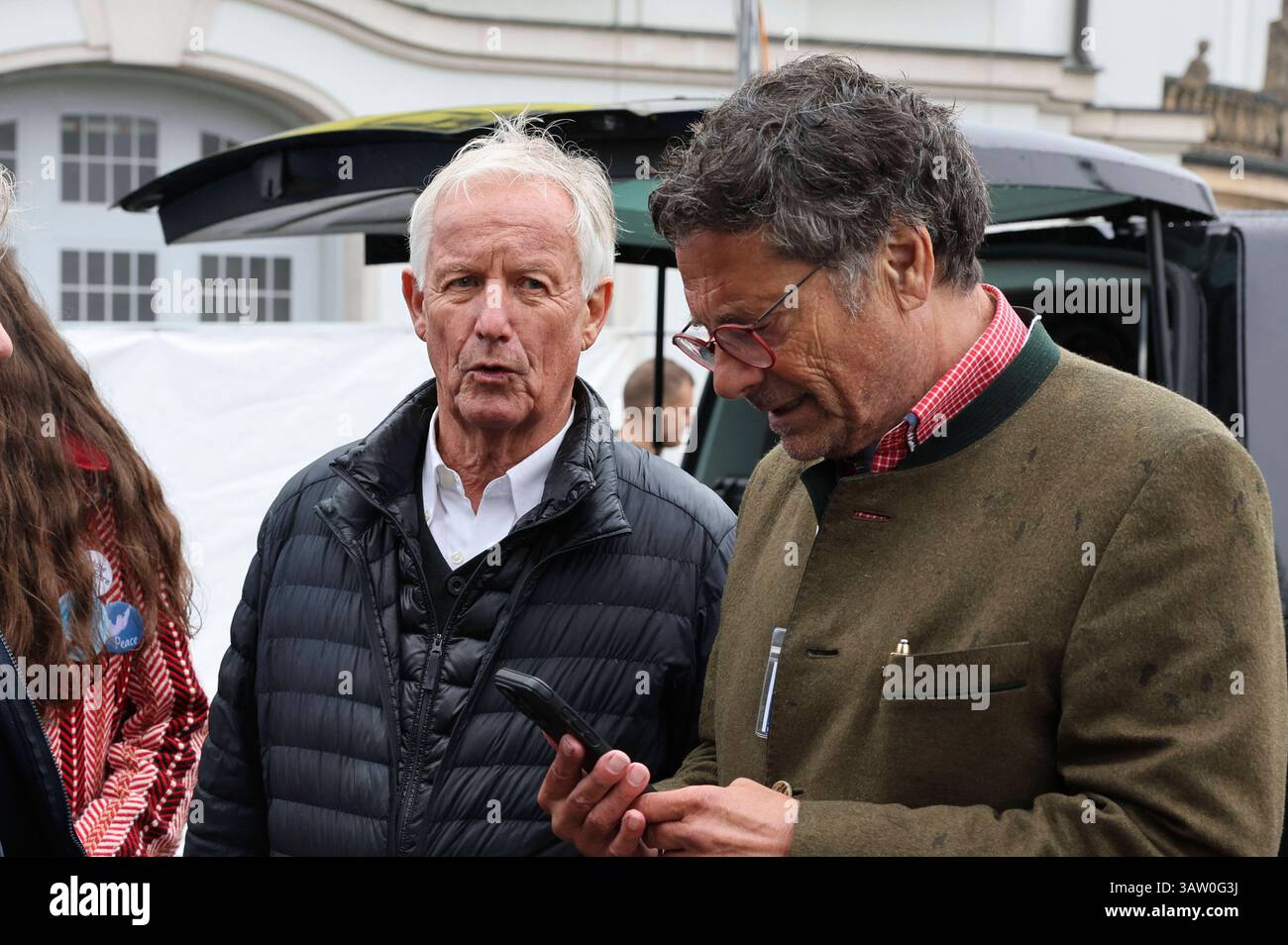 Jürgen Fliege und Diether Dehm bei einer Friedensprozession am ...