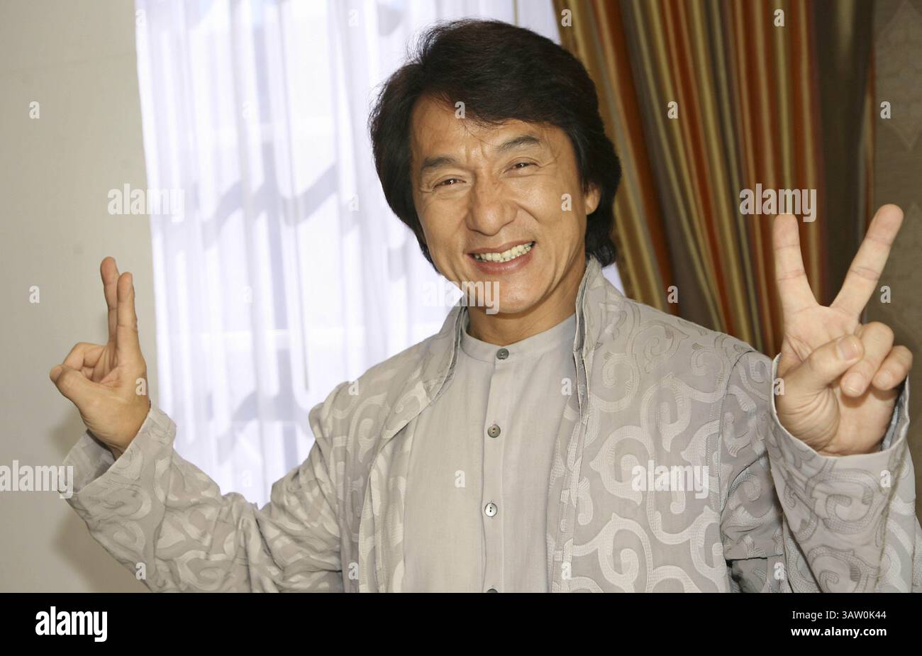 Jackie chan stunts hi-res stock photography and images - Alamy