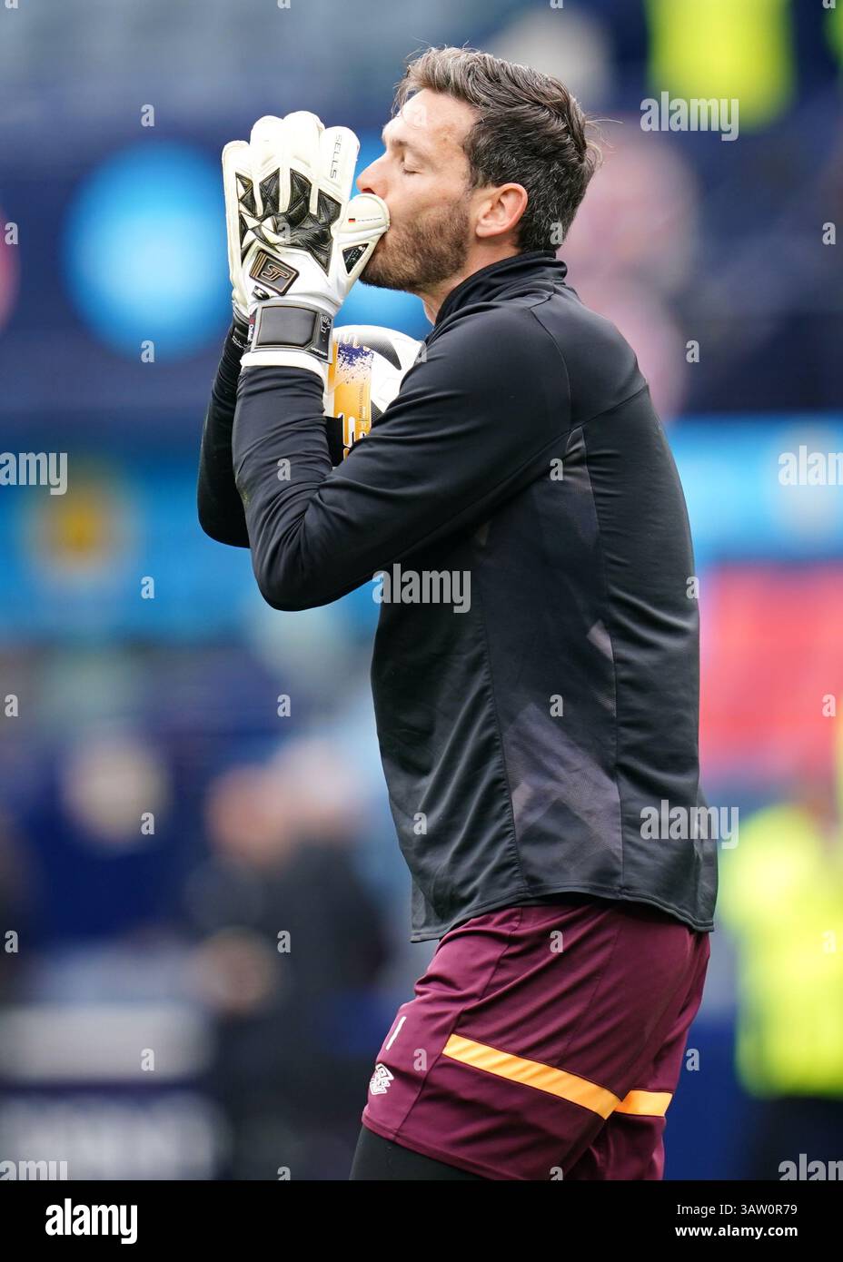 Heart of Midlothian goalkeeper Craig Gordon warming up ahead of the ...