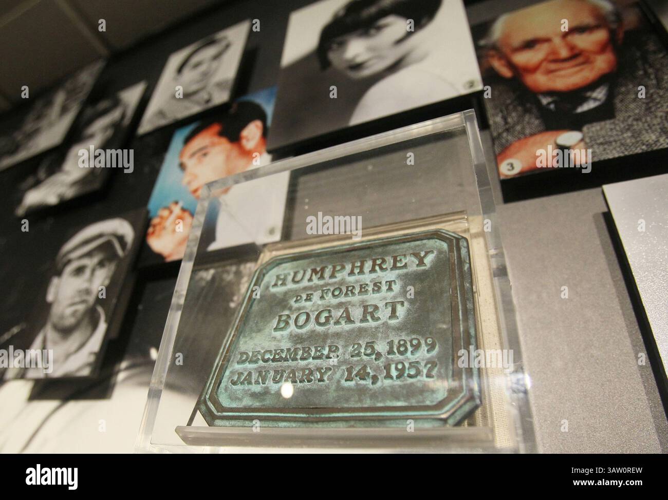 Bogart funeral hi-res stock photography and images - Alamy