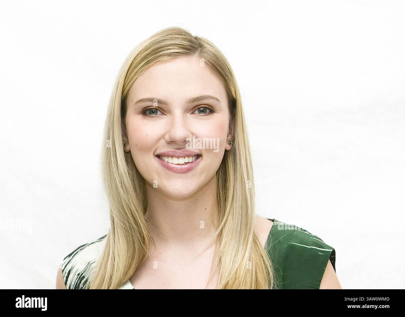 August 4, 2008 - Los Angeles, CA, USA - Scarlett Johansson promoting ...