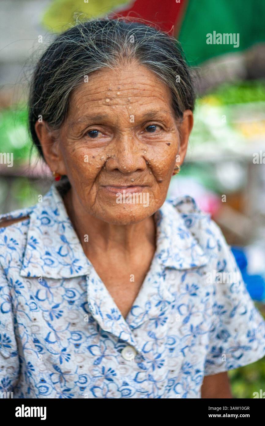 Woman from visayas hi-res stock photography and images - Alamy