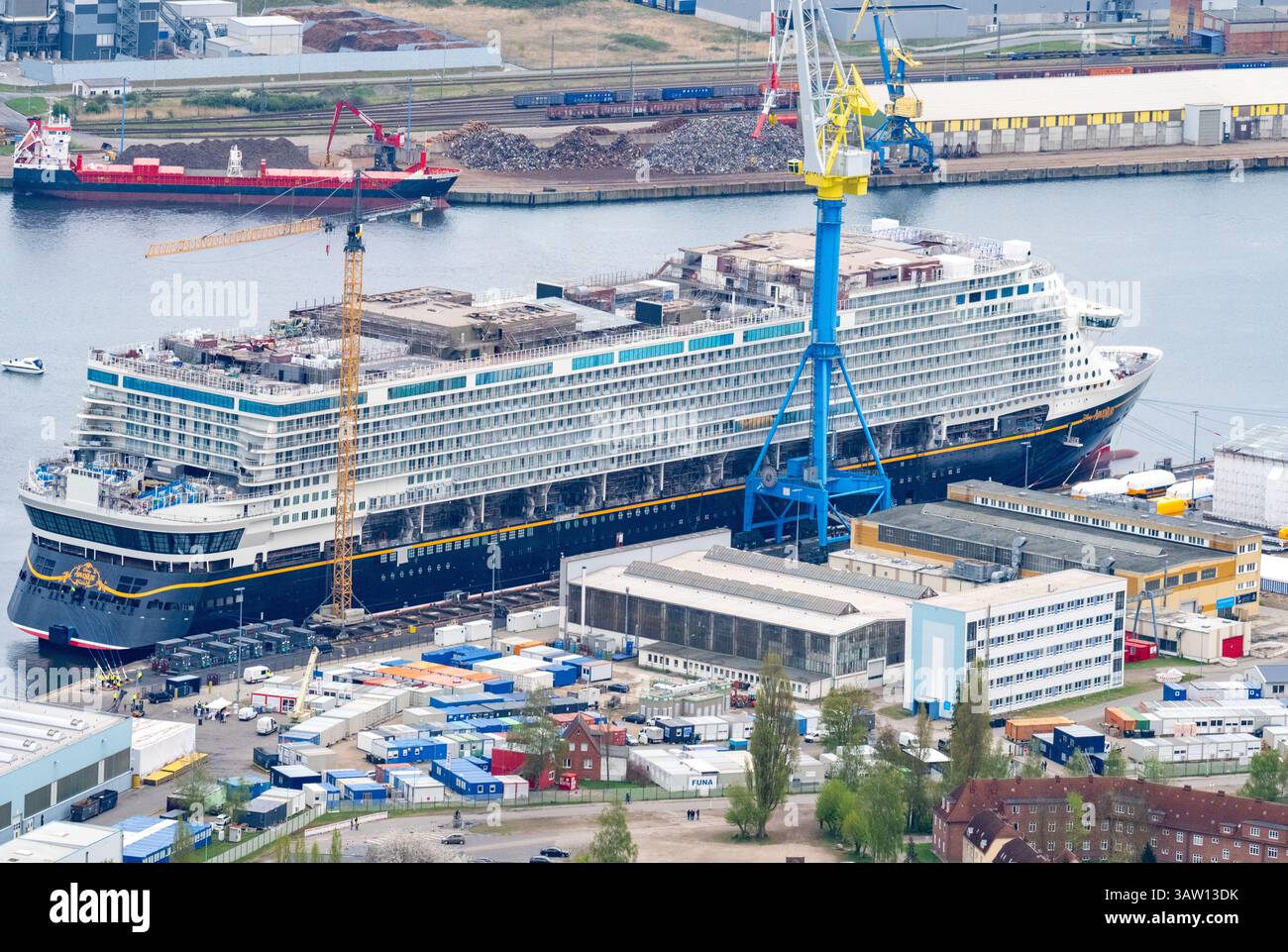 Wismar, Germany. 19th Apr, 2025. The cruise ship "Disney Adventure" is ...