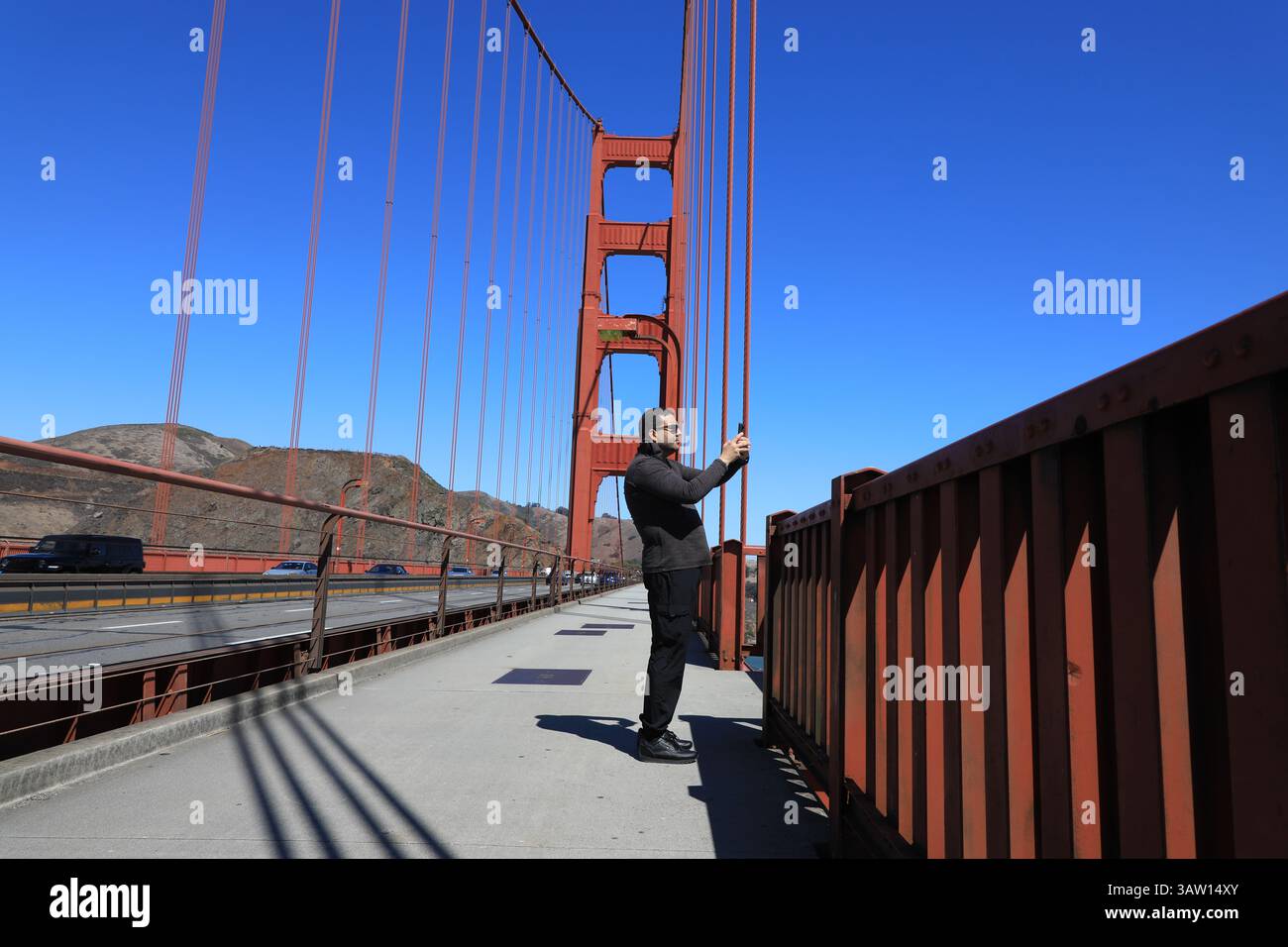 The iconic famous Golden Gate bridge over san francisco bay and Pacific ...