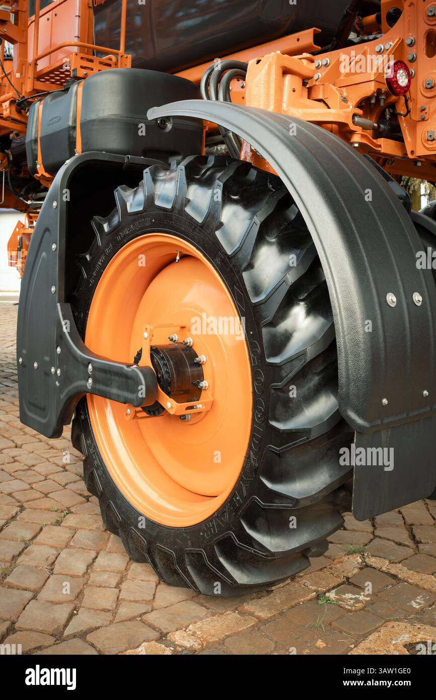 Self cleaning traction hi-res stock photography and images - Alamy