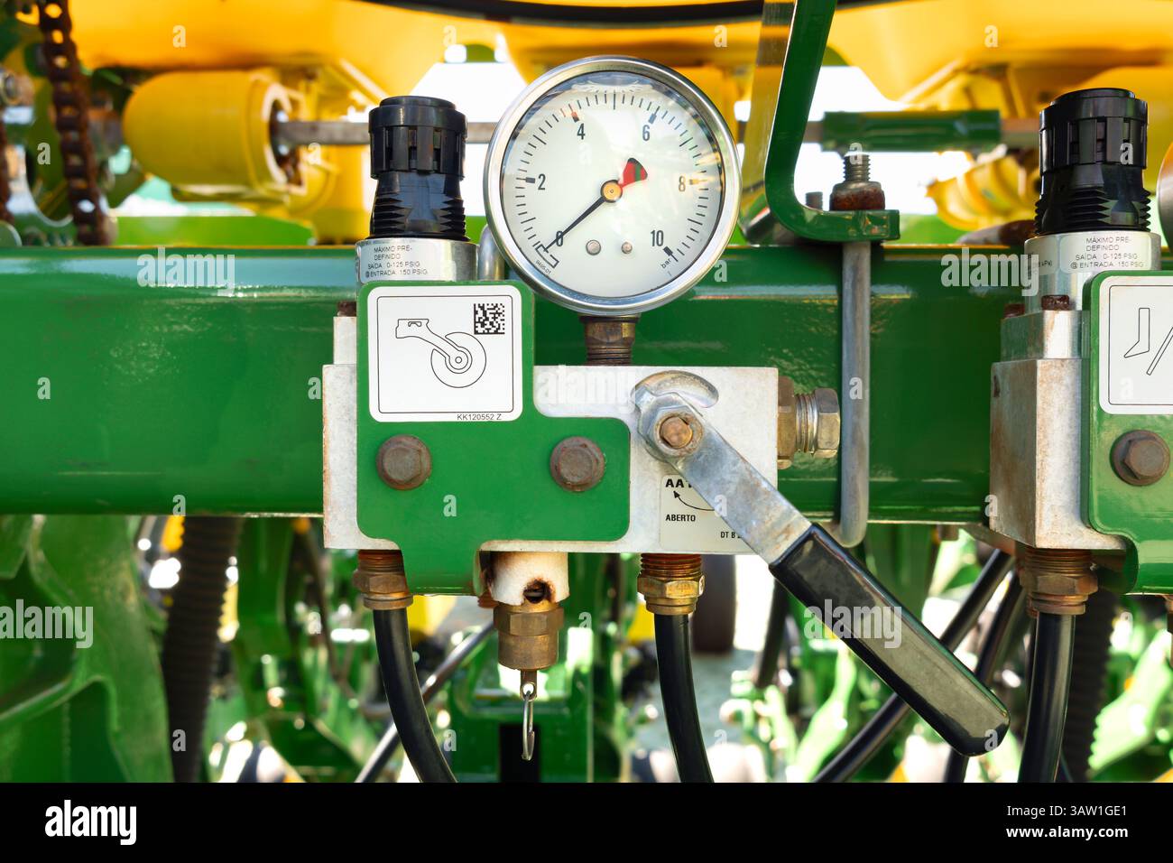 Agricultural machine hydraulic panel, with central pressure gauge ...